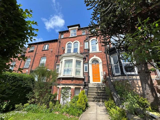 Studio flat for rent in Kelso Road, Hyde Park, Leeds, LS2