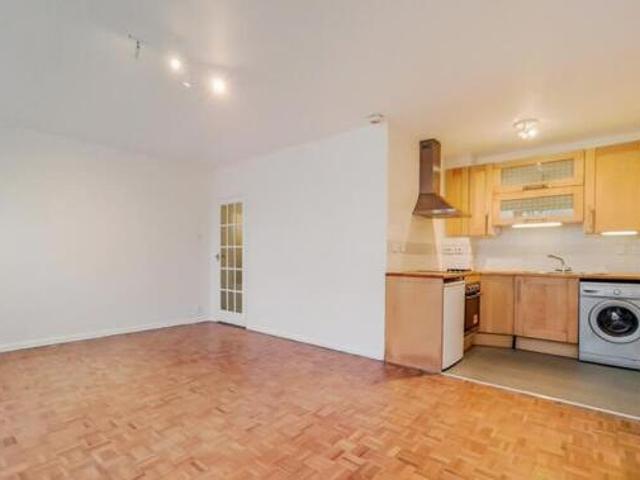 Studio Flat For Rent In Kersfield Road, Putney