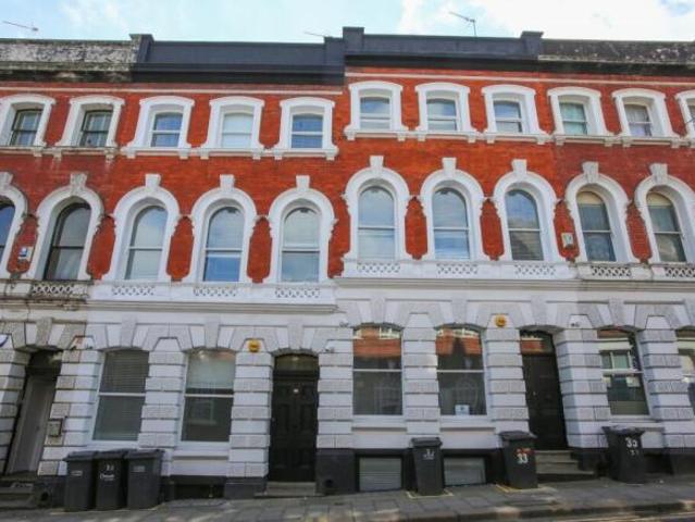 Studio flat for rent in King Street, Luton, Bedfordshire, LU1 2DW, LU1