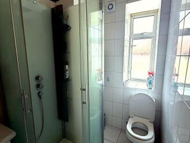 Studio flat for rent in Kings West, Kings Avenue, Lambeth, London, SW4