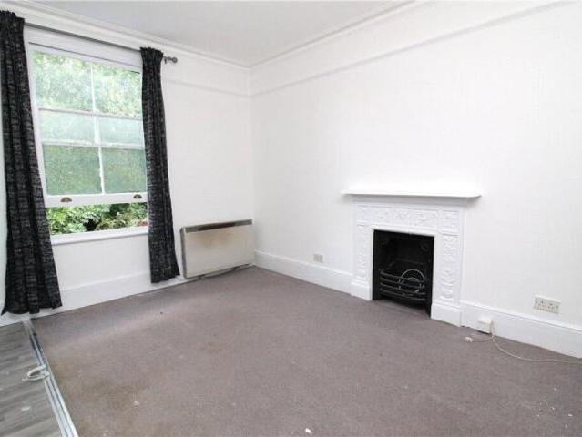 Studio flat for rent in Kings Avenue, Ealing, W5