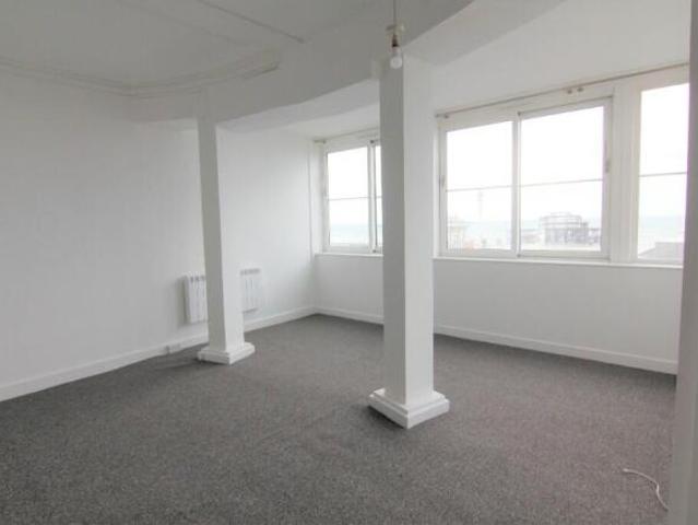 Studio flat for rent in Kings Road, BN1
