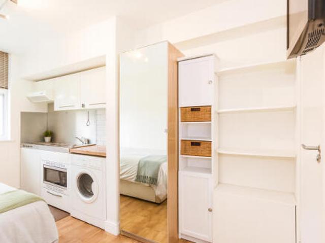 Studio flat for rent in Kingsdown Road, London, N19