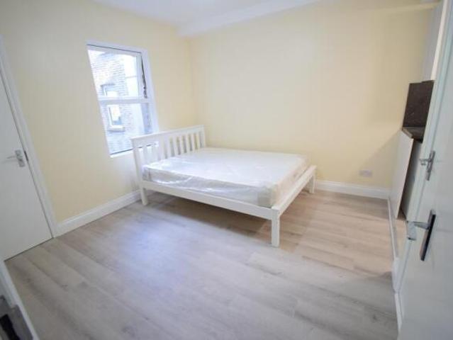 Studio flat for rent in Kingsland Road, London, E8