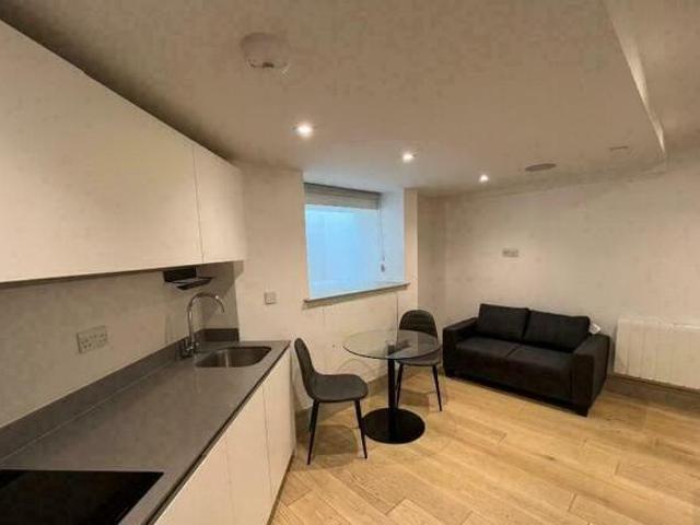Studio Flat For Rent In Kingston Upon Thames, Surrey