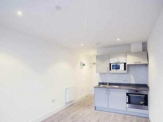 Studio Flat For Rent In Kilburn, London