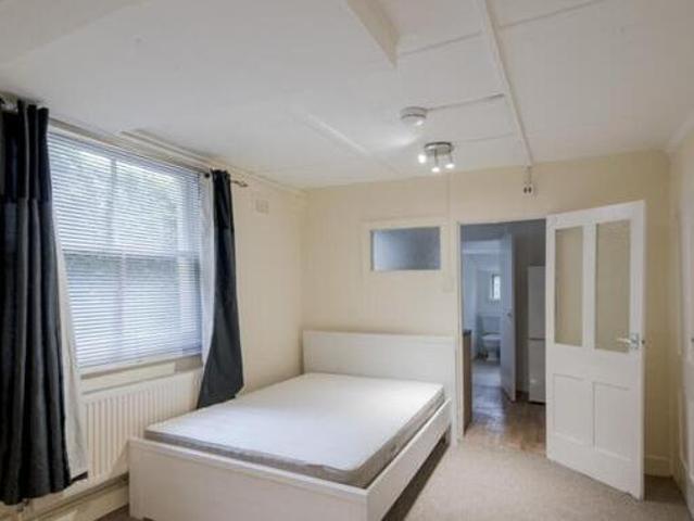 Studio Flat For Rent In Kilburn