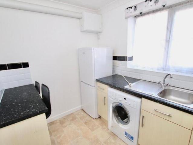 Studio flat for rent in Kitchener Road, Southampton, SO17