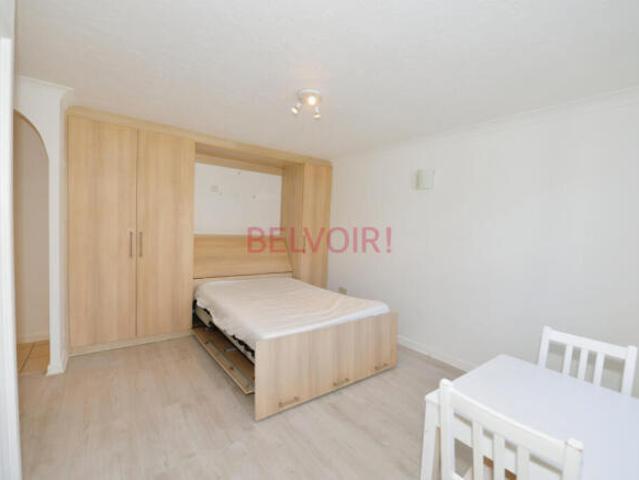 Studio flat for rent in Kitchener Road, Southampton, SO17