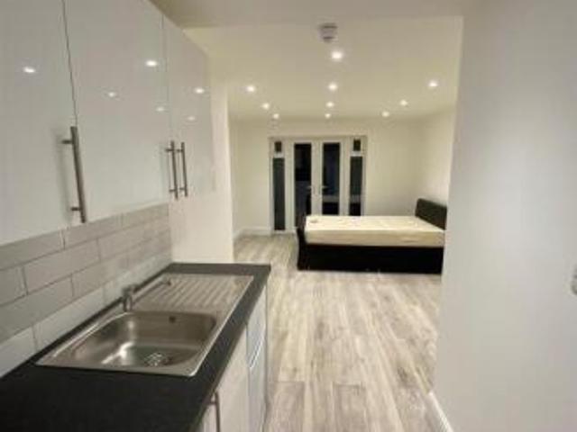 Studio flat for rent in Lancaster Road, Finsbury Park, N4