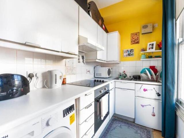 Studio flat for rent in Lancaster Road, Notting Hill, London, W11