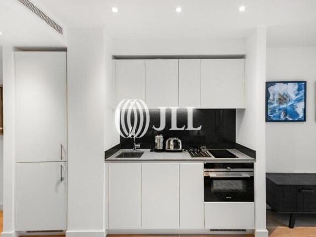 Studio flat for rent in Landmark Pinnacle, Marsh Wall, E14