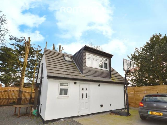 Studio flat for rent in Langley Broom, Slough, Berkshire, SL3