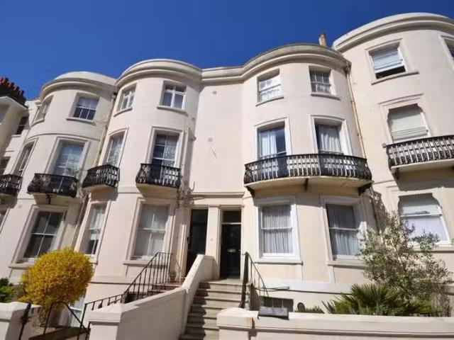 Studio flat for rent in Lansdowne Place, Hove, BN3