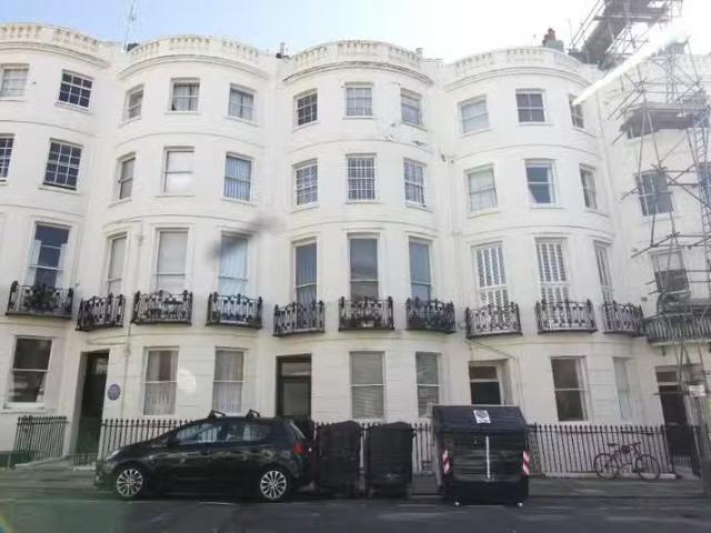 Studio flat for rent in Lansdowne Place, Hove, BN3