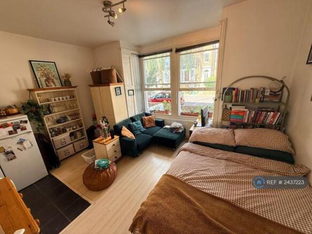 Studio flat for rent in Lady Margaret Road, London, N19