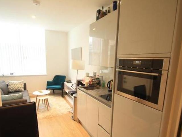 Studio flat for rent in Laporte Way LUTON LU4