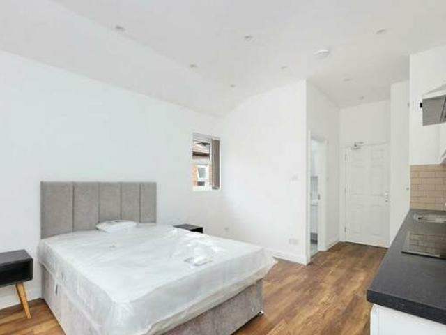 Studio flat for rent in Larch Road London NW2