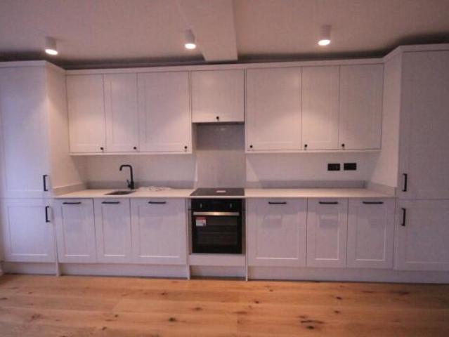 Studio flat for rent in Large Studio at Shenfield Road, Brentwood, Essex, CM15