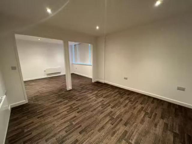 Studio flat for rent in Large Studio With Parking, BH1