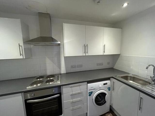Studio flat for rent in Large Studio With Parking, BH1