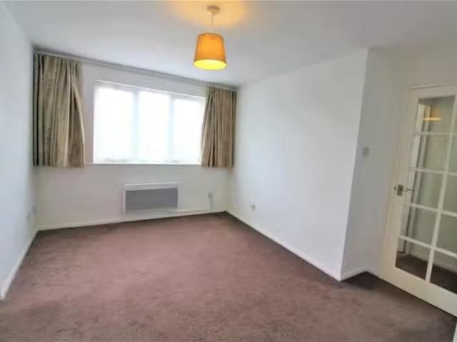 Studio flat for rent in Larmans Road, Enfield, EN3