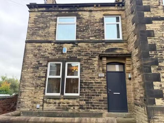 Studio flat for rent in Law Street, Cleckheaton, BD19