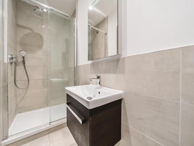 Studio flat for rent in Lawrence Road, London, N15