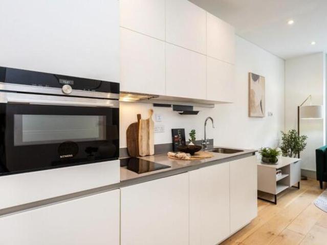 Studio flat for rent in Lawrence Road, London, N15