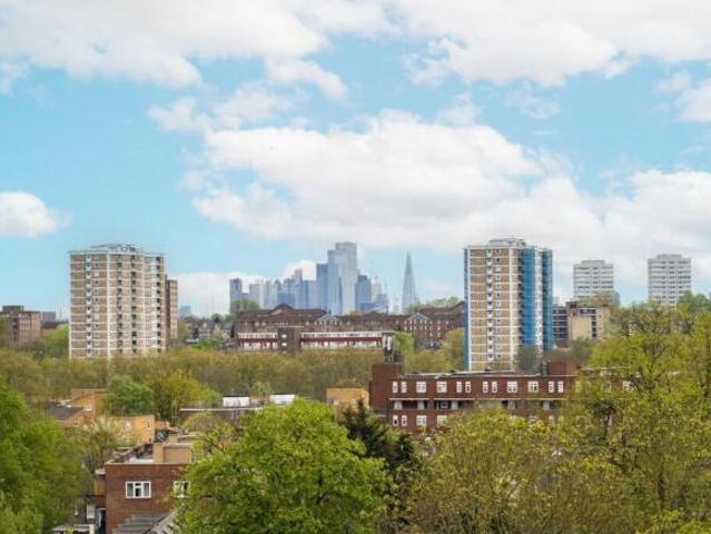 Studio flat for rent in Lawrence Road, London, N15