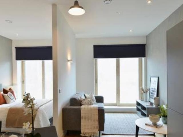 Studio flat for rent in Leonard Coates Way StokeOnTrent Staffordshire ST1