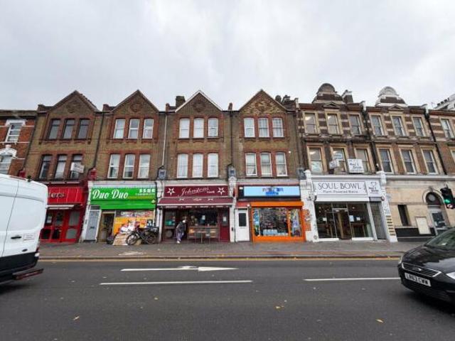 Studio flat for rent in Lea Bridge Road, London, E10