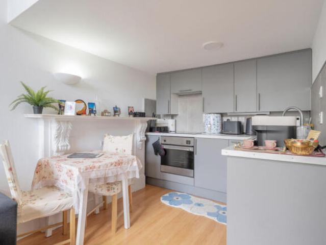 Studio flat for rent in Leinster Gardens, Lancaster Gate, London, W2