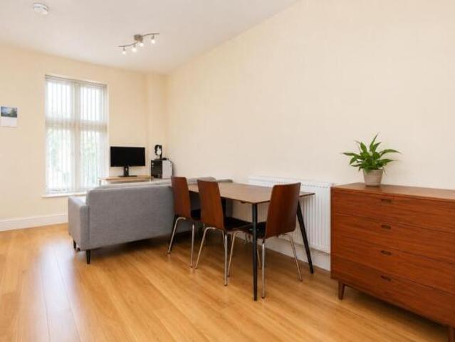 Studio flat for rent in Lewisham High Street, London, SE13 5JH, SE13