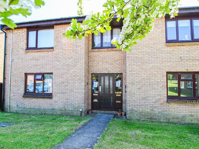 Studio flat for rent in Limeslade Close, Fairwater, CF5