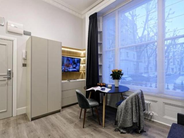 Studio flat for rent in Linden Gardens, London, W2