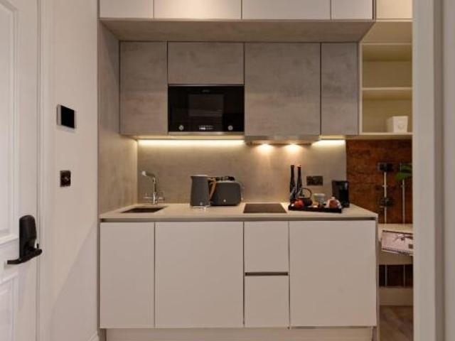 Studio flat for rent in Linden Gardens, London, W2