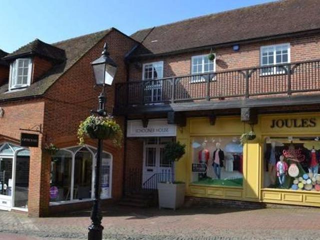Studio flat for rent in Lion and Lamb Yard Farnham GU9 7LL GU9