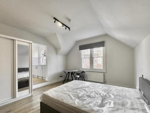 Studio Flat For Rent In London