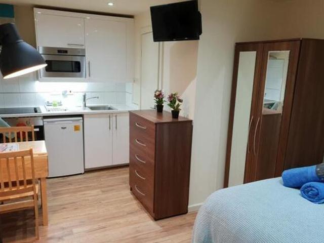 Studio Flat For Rent In London