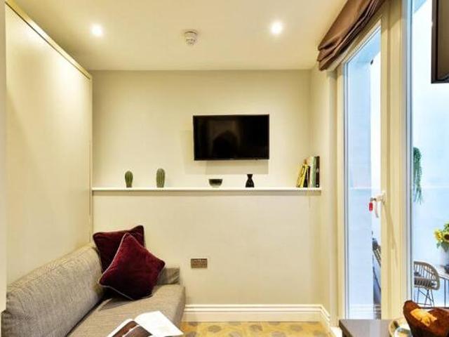 Studio Flat For Rent In London