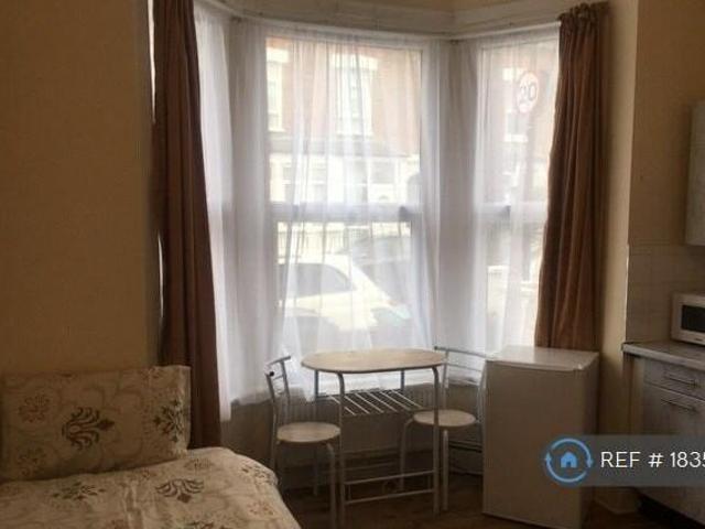 Studio Flat For Rent In London