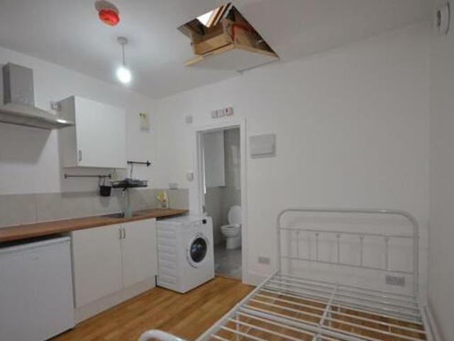 Studio Flat For Rent In London