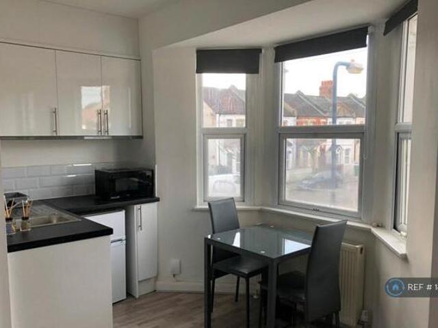 Studio Flat For Rent In London