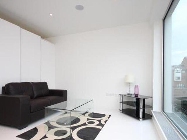 Studio Flat For Rent In London