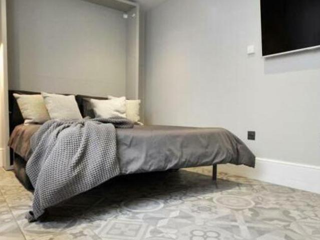 Studio Flat For Rent In London