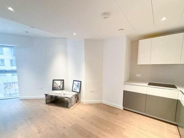 Studio Flat For Rent In London