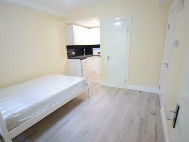 Studio Flat For Rent In London