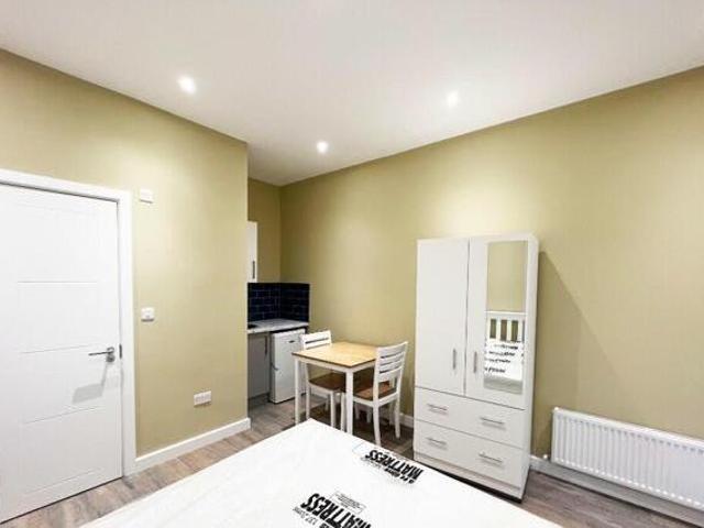 Studio Flat For Rent In London