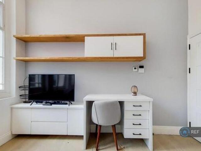 Studio Flat For Rent In London